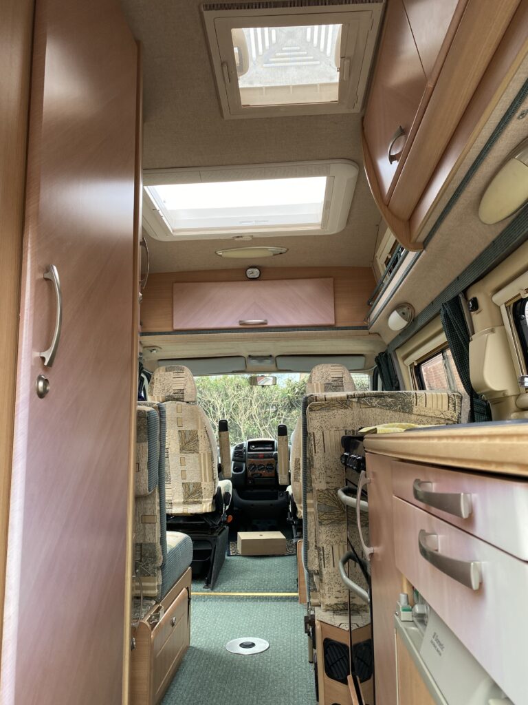 Peugeot boxer auto- sleeper ready to go ,waiting for a new adventure ...