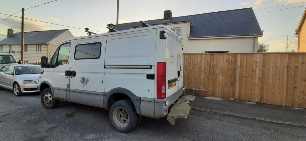 Off Grid BEAST! Iveco Daily SWB Diff Lock 1-2 Person Converted Live In ...