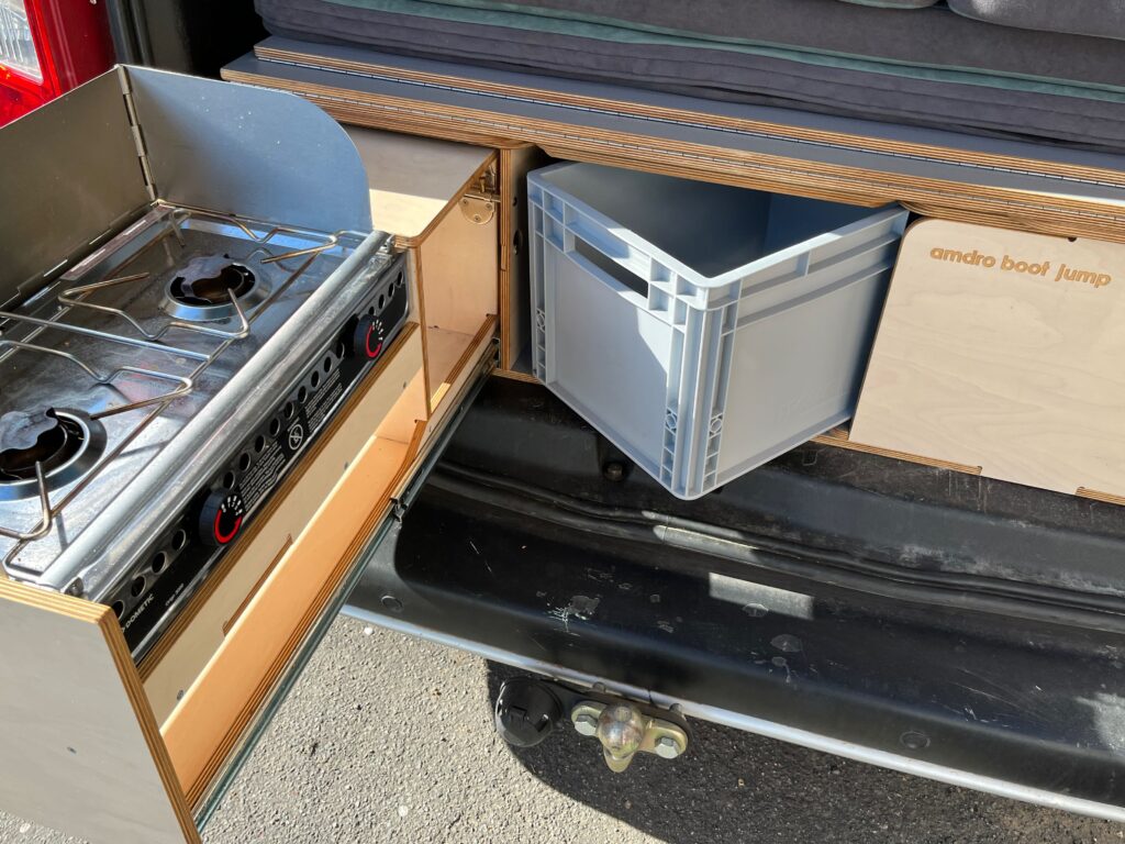 Berlingo HDI XTR 90 (2010) with 2018 Amdro Boot Jump & Vaude Awning ...