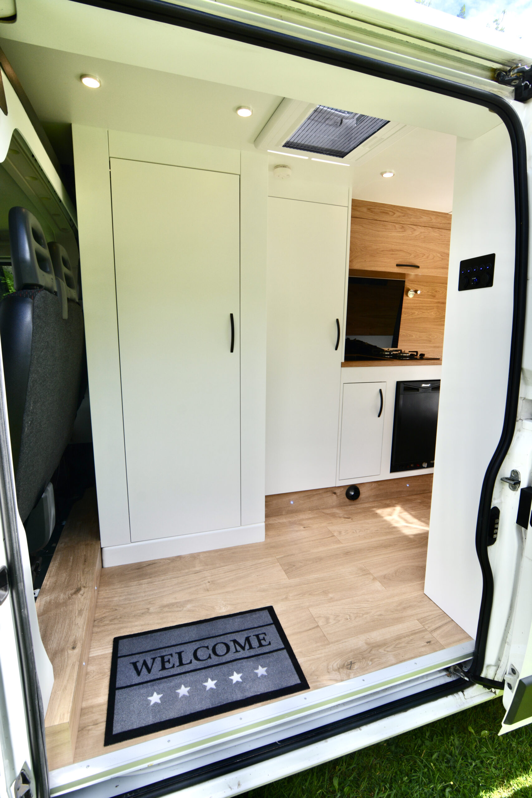 NEW Citroen Relay L3H2 2018 (SHOWER, TV, KITCHEN, FOLDING BED SET UP ...