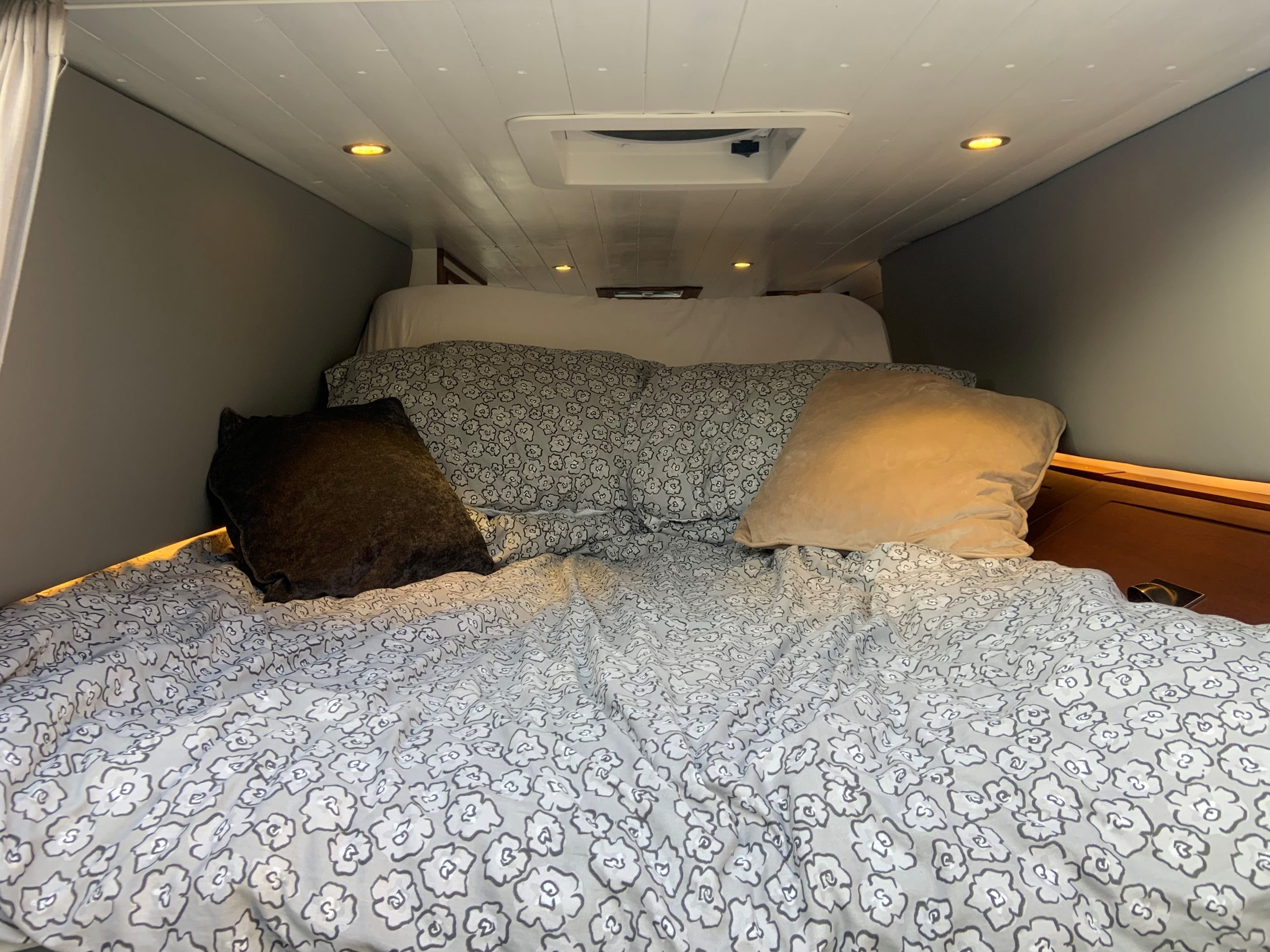 High Spec Fully Off Grid Ford Transit MK7 | Quirky Campers