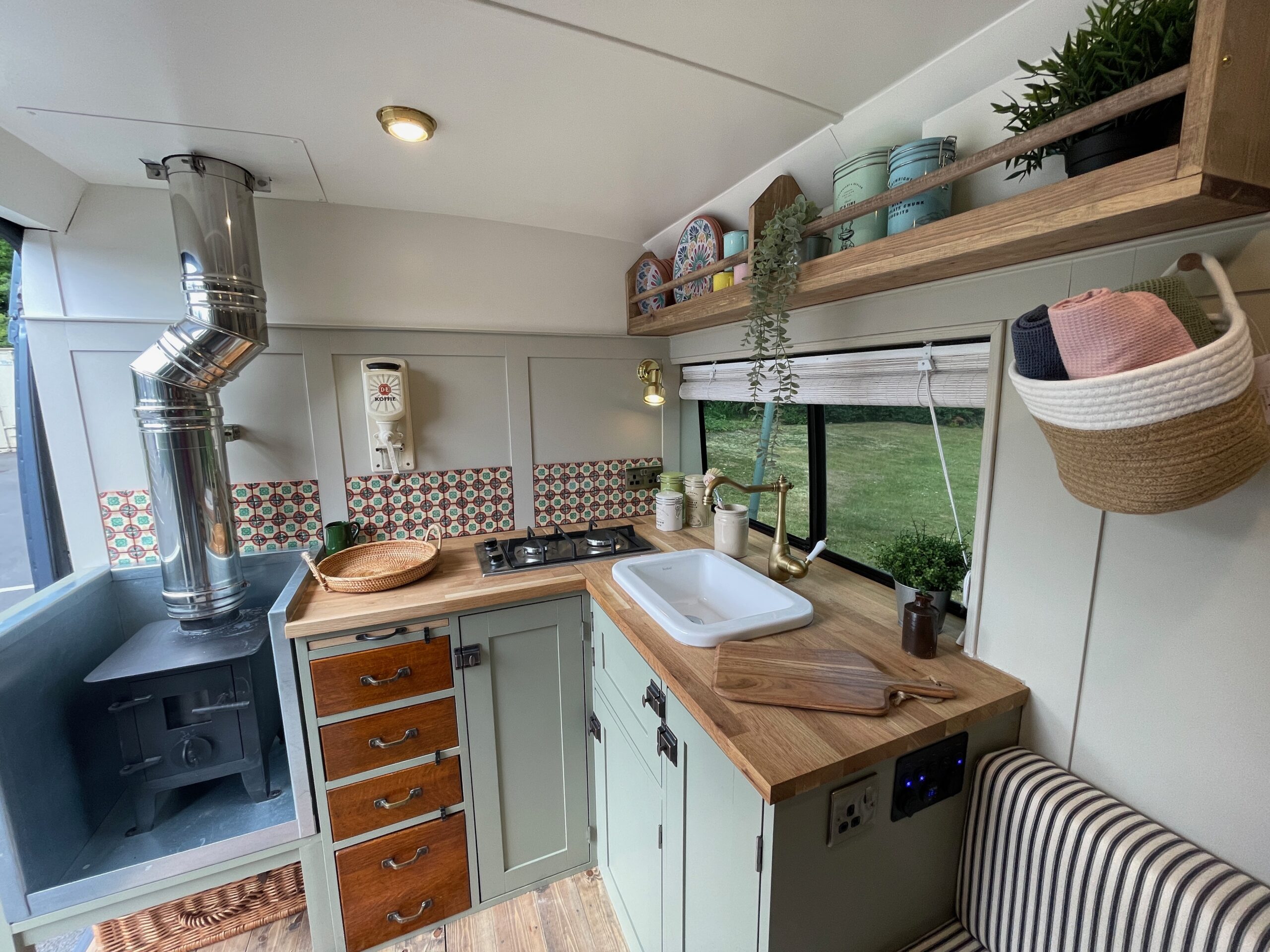 PROFESSIONALLY BUILT OFF GRID CAMPER ALL SEASON LIVING | Quirky Campers