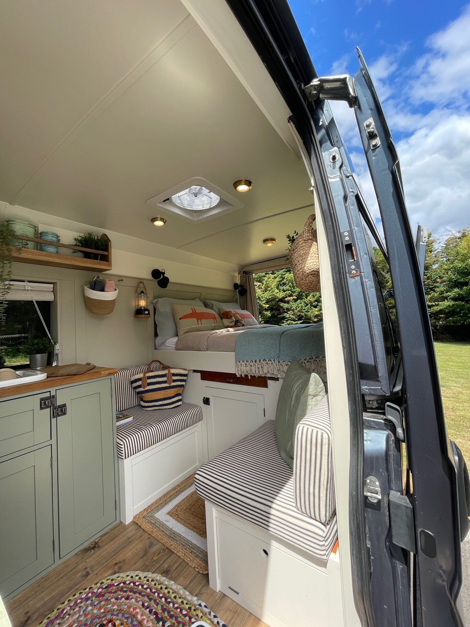 PROFESSIONALLY BUILT OFF GRID CAMPER ALL SEASON LIVING | Quirky Campers