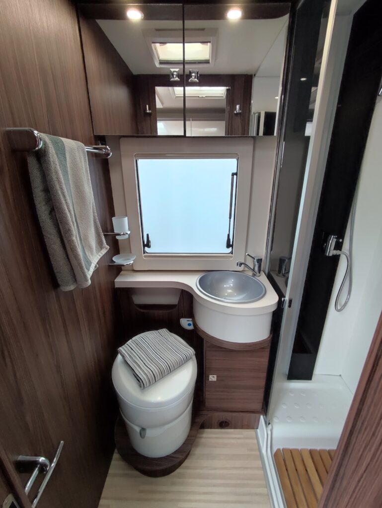 Fantastic, stylish 2018 Benimar Mileo 202! Amazing specification ...