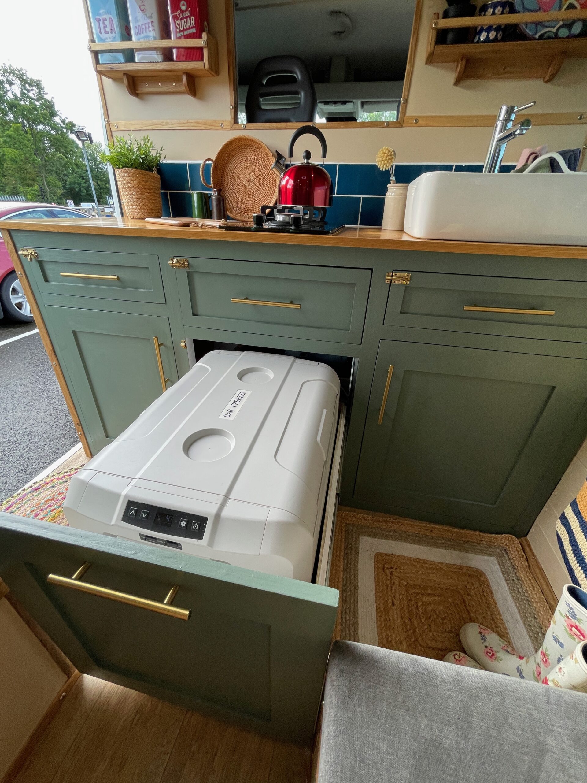 PROFESSIONALLY BUILT LOW MILEAGE EXCELLENT SPEC OFF GRID CAMPERVAN ...