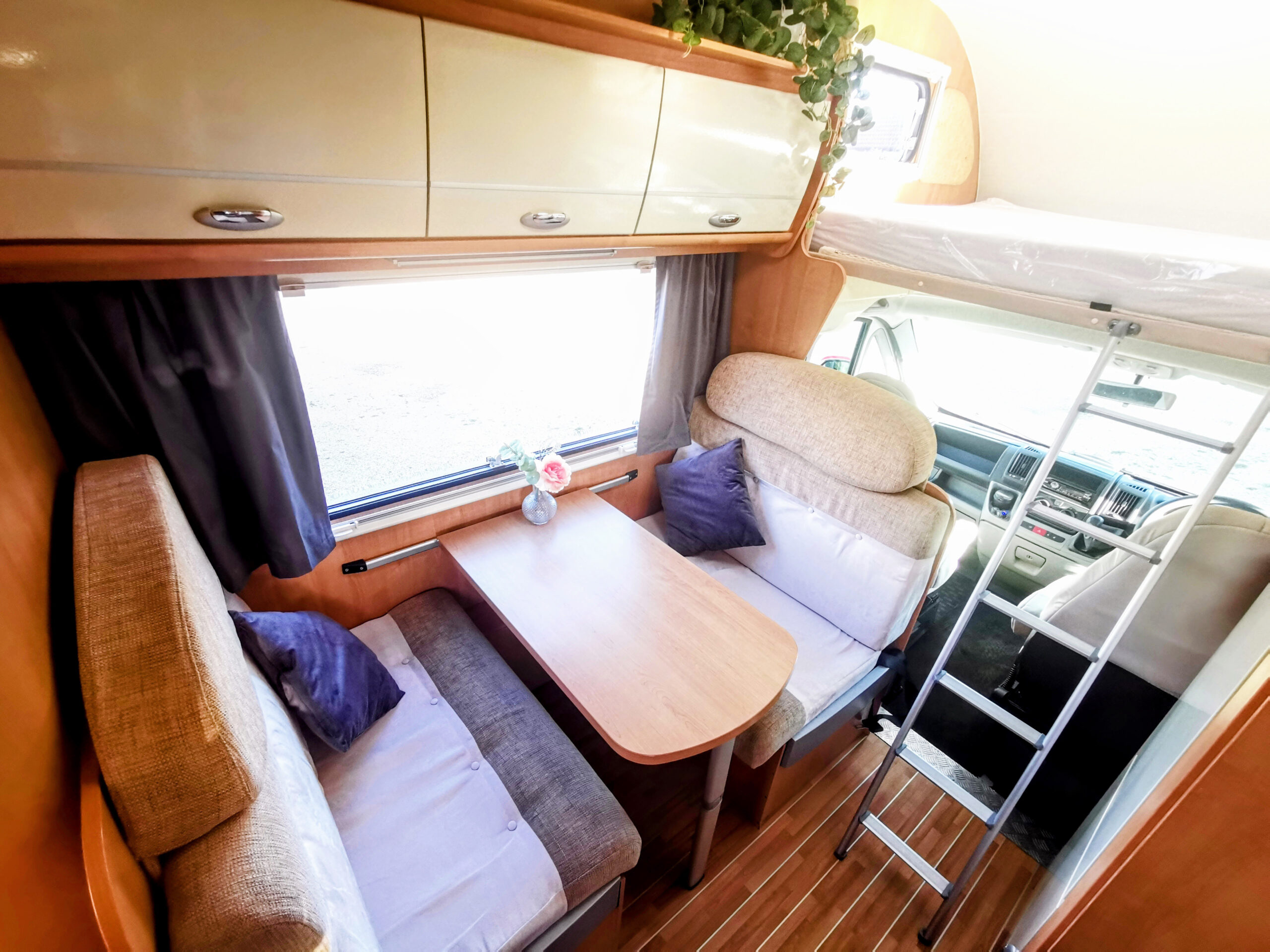 Beautiful Bright Luxury Motorhome Campervan, Fixed Bed, 6 Berth, 3500kg ...