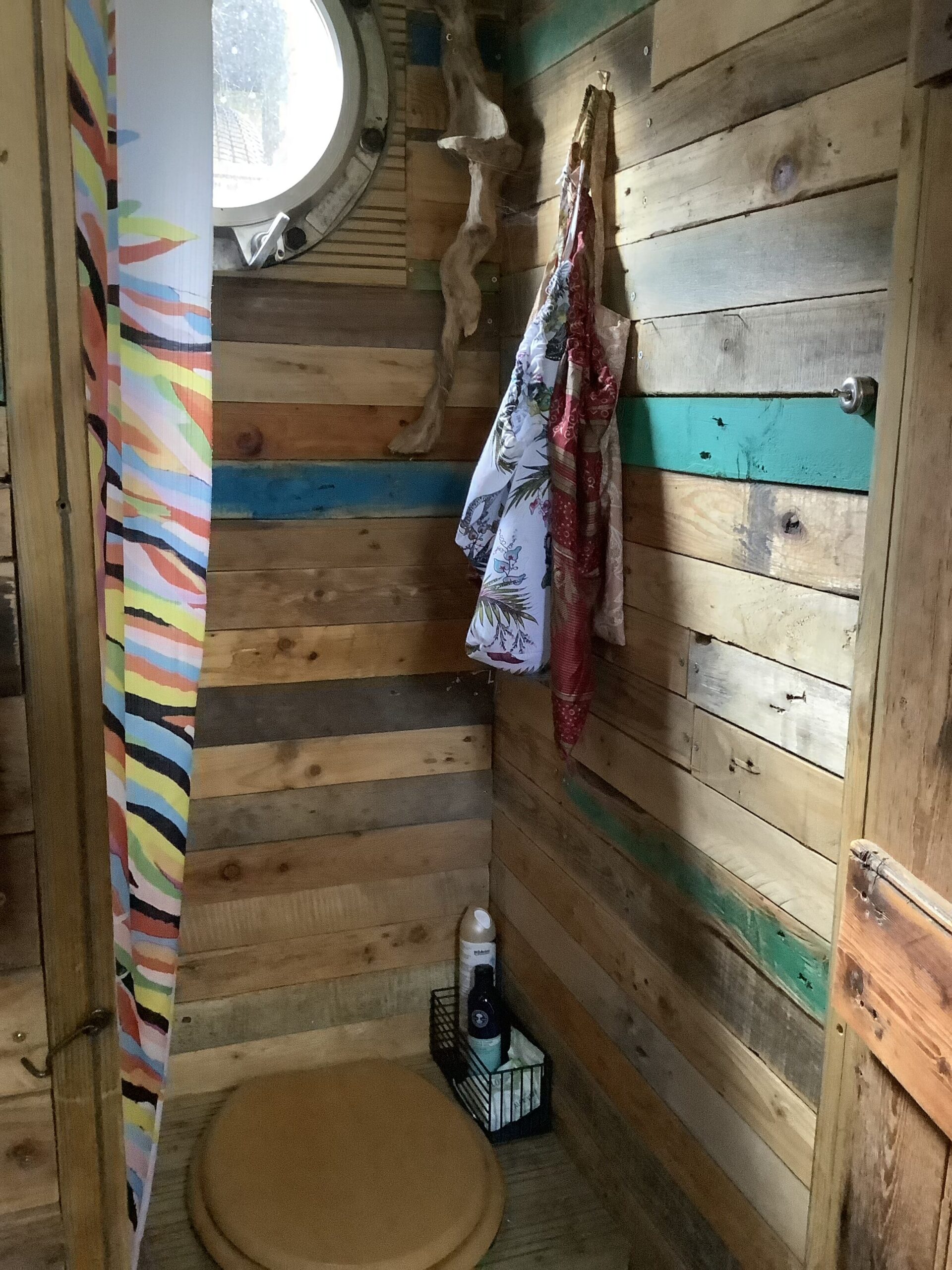 7.5t stunning rustic wood panelled converted horse box…. NOW WITH 12 ...
