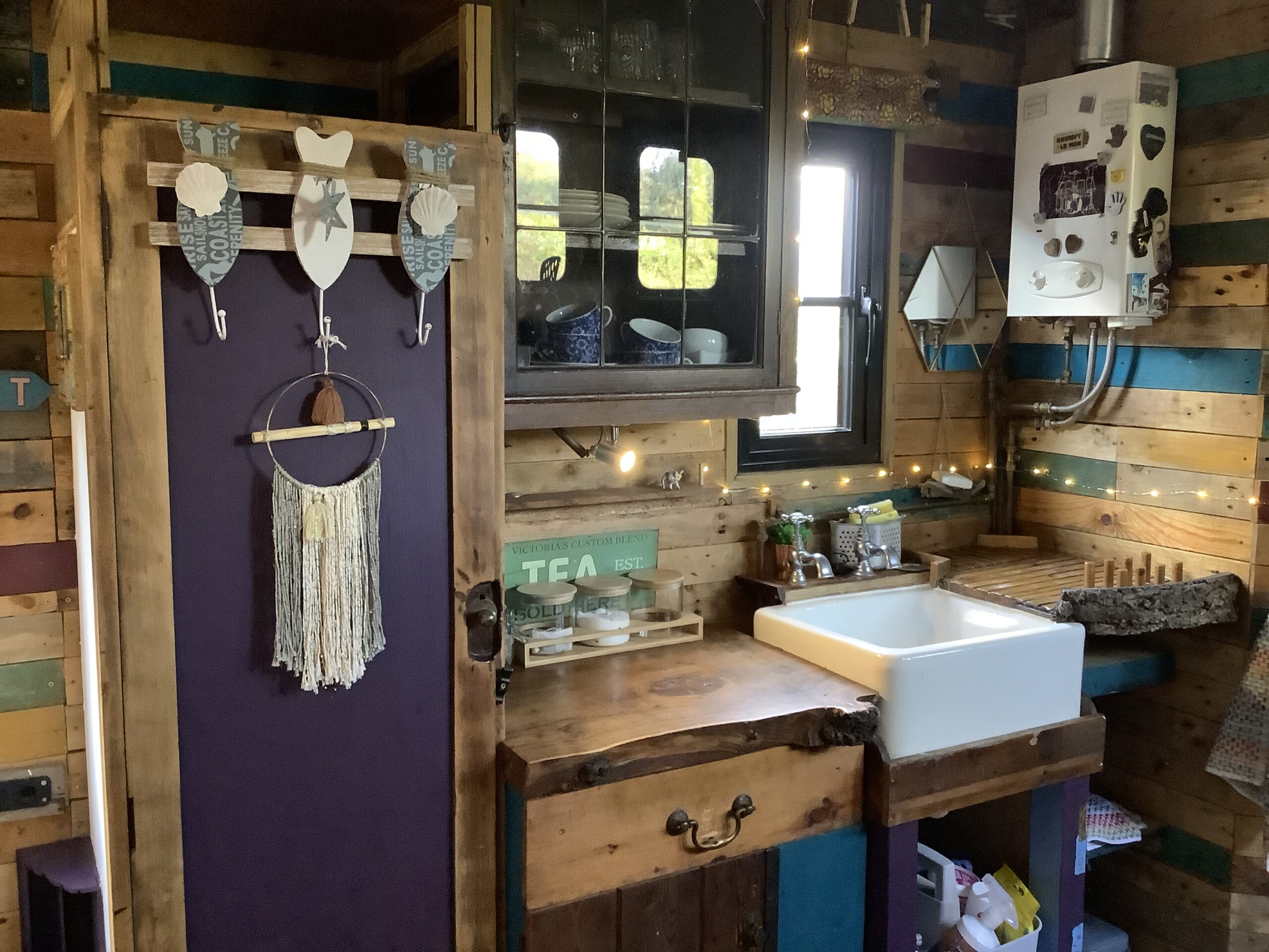 7.5t stunning rustic wood panelled converted horse box…. NOW WITH 12 ...