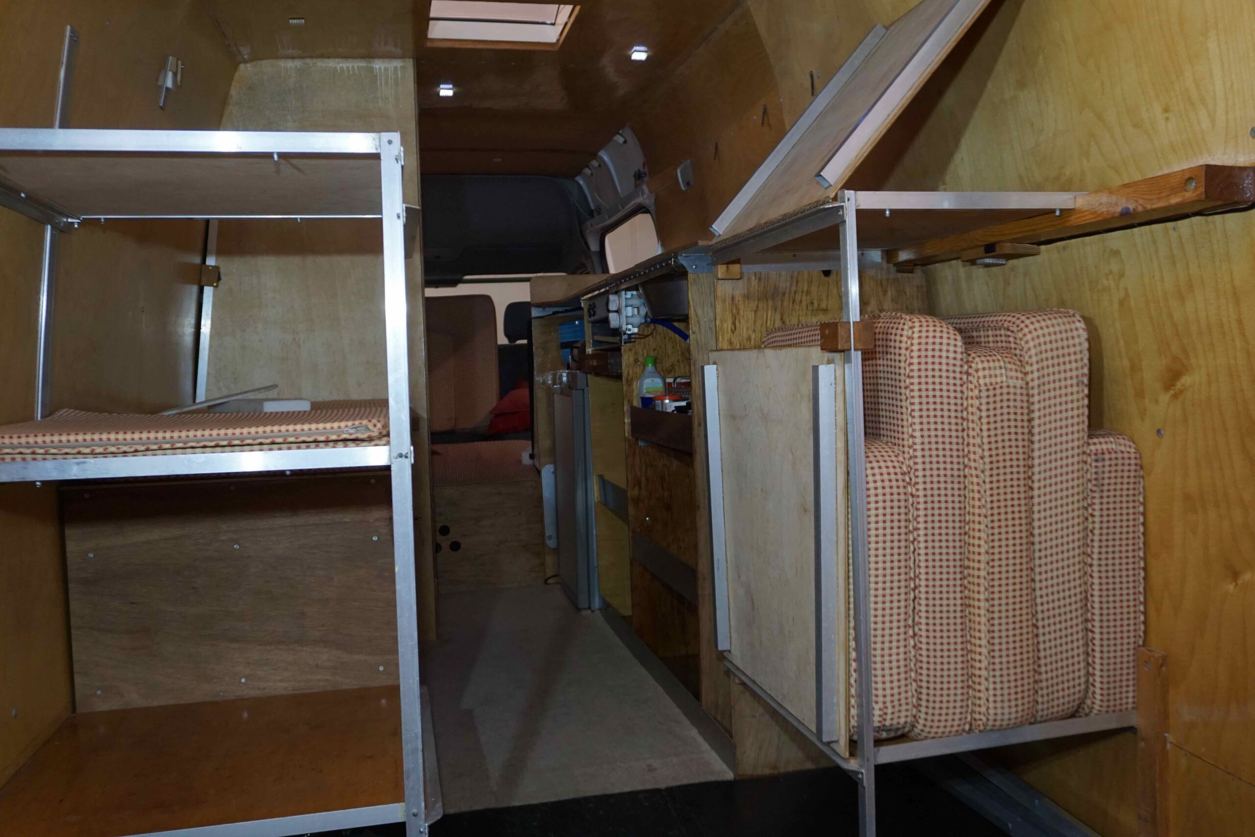 Price Slash: 3 + 2 child berth 6 Seater Sprinter 316. Off grid. Gas ...