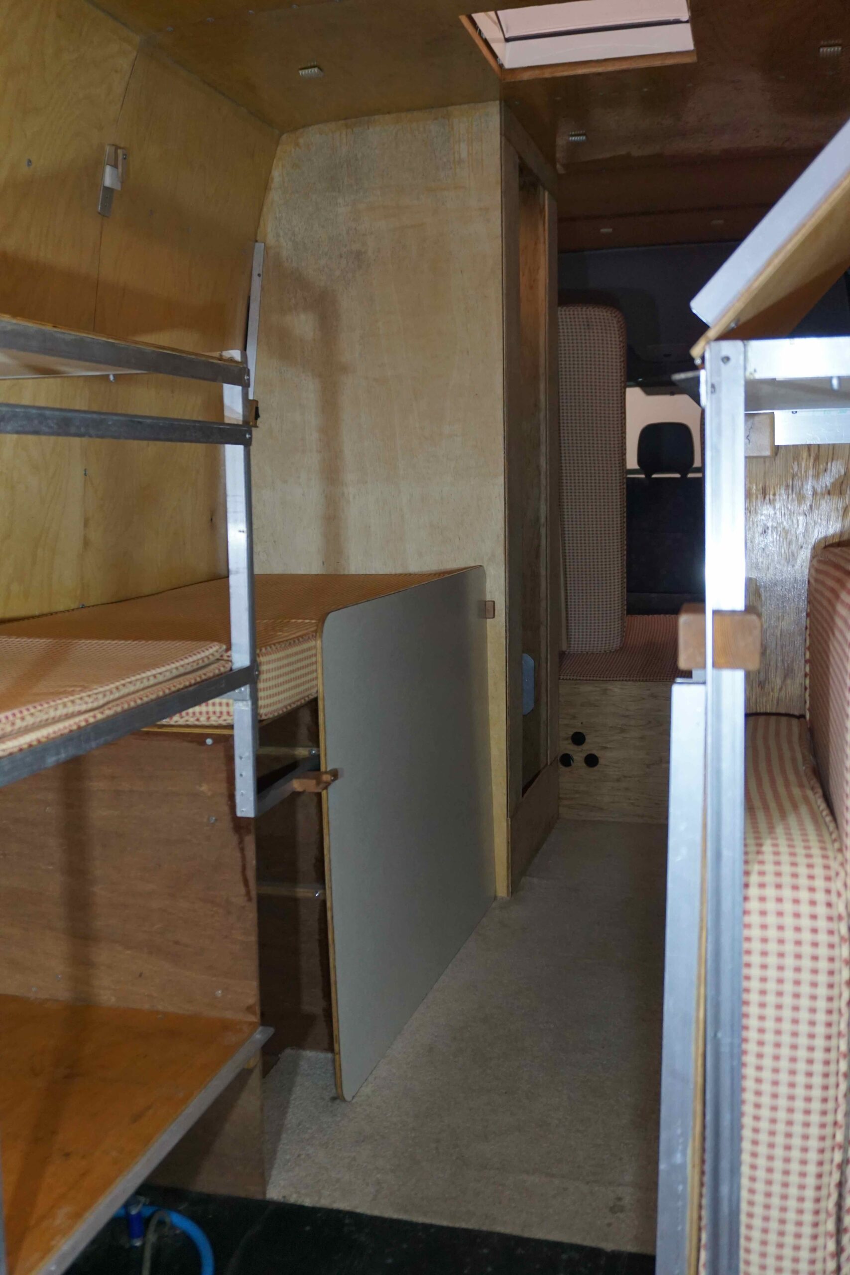 Price Slash: 3 + 2 child berth 6 Seater Sprinter 316. Off grid. Gas ...