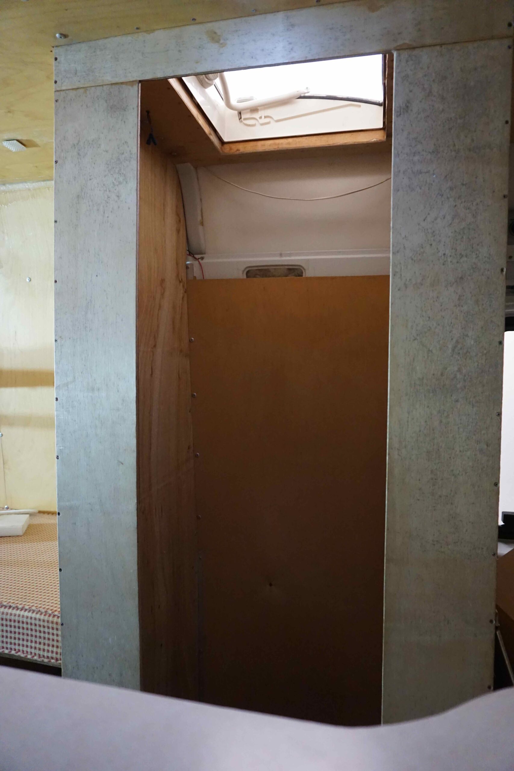 Price Slash: 3 + 2 child berth 6 Seater Sprinter 316. Off grid. Gas ...