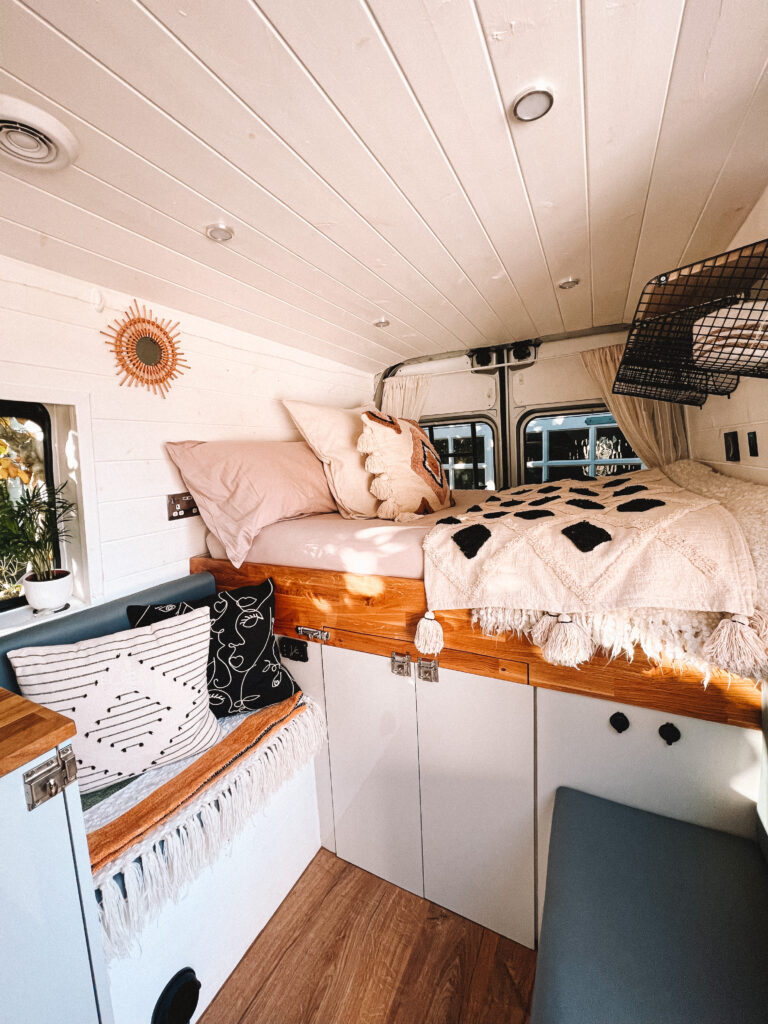 *REDUCED* Stunning 2012 Renault Master professionally converted by ...