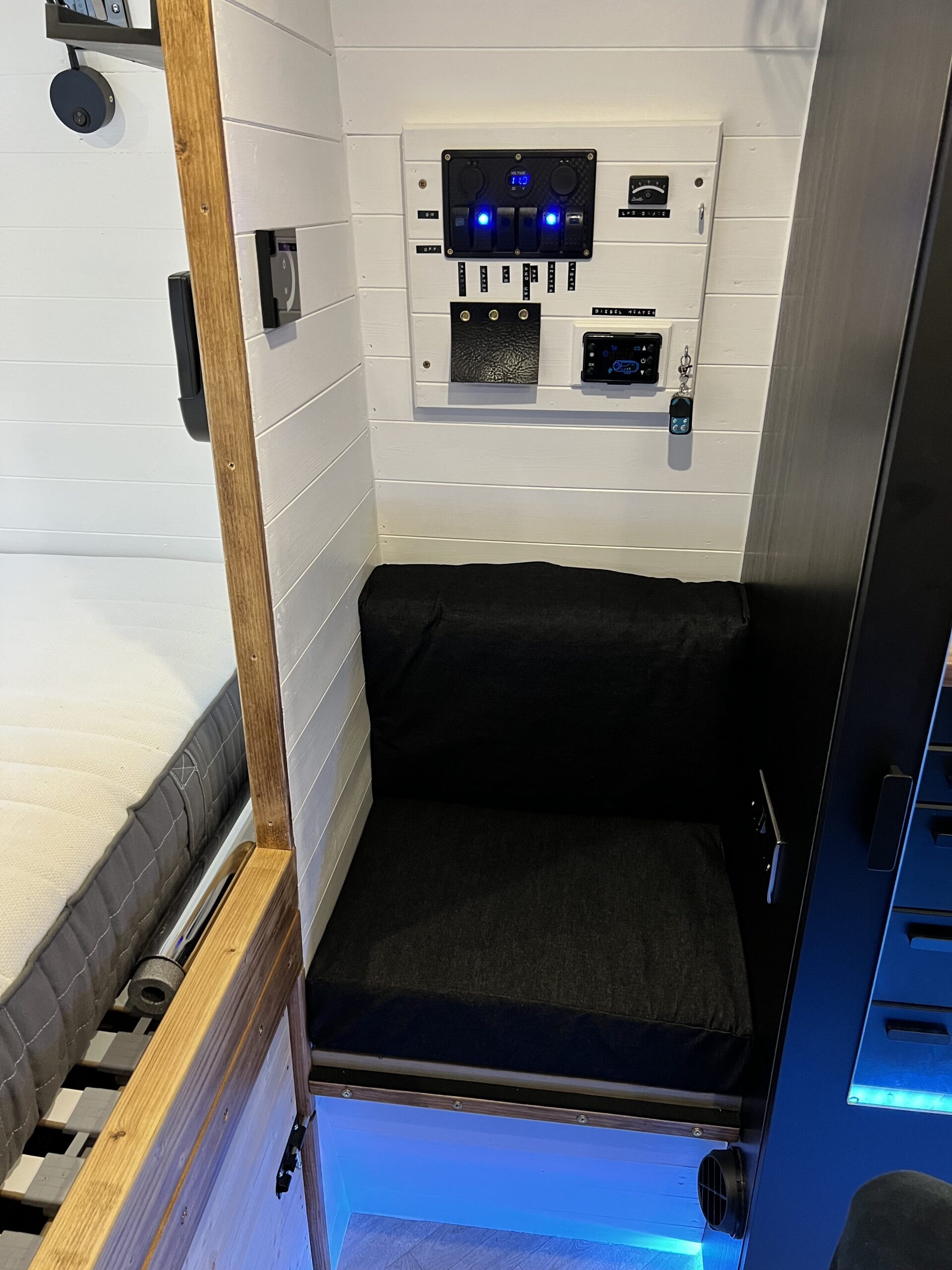 HIGH QUALITY - LWB MERCEDES SPRINTER - OFF GRID - NEWLY CONVERTED ...