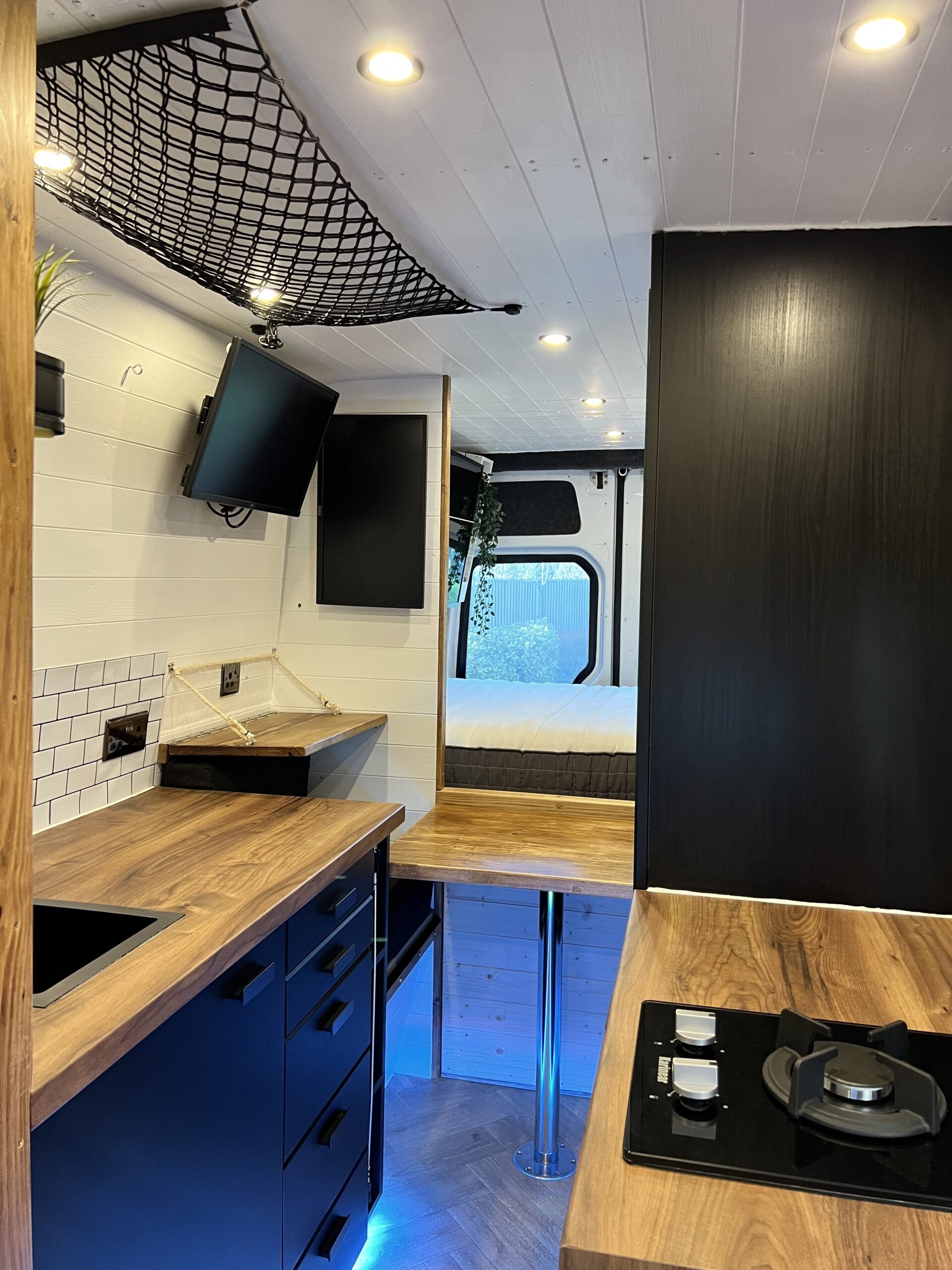 HIGH QUALITY - LWB MERCEDES SPRINTER - OFF GRID - NEWLY CONVERTED ...