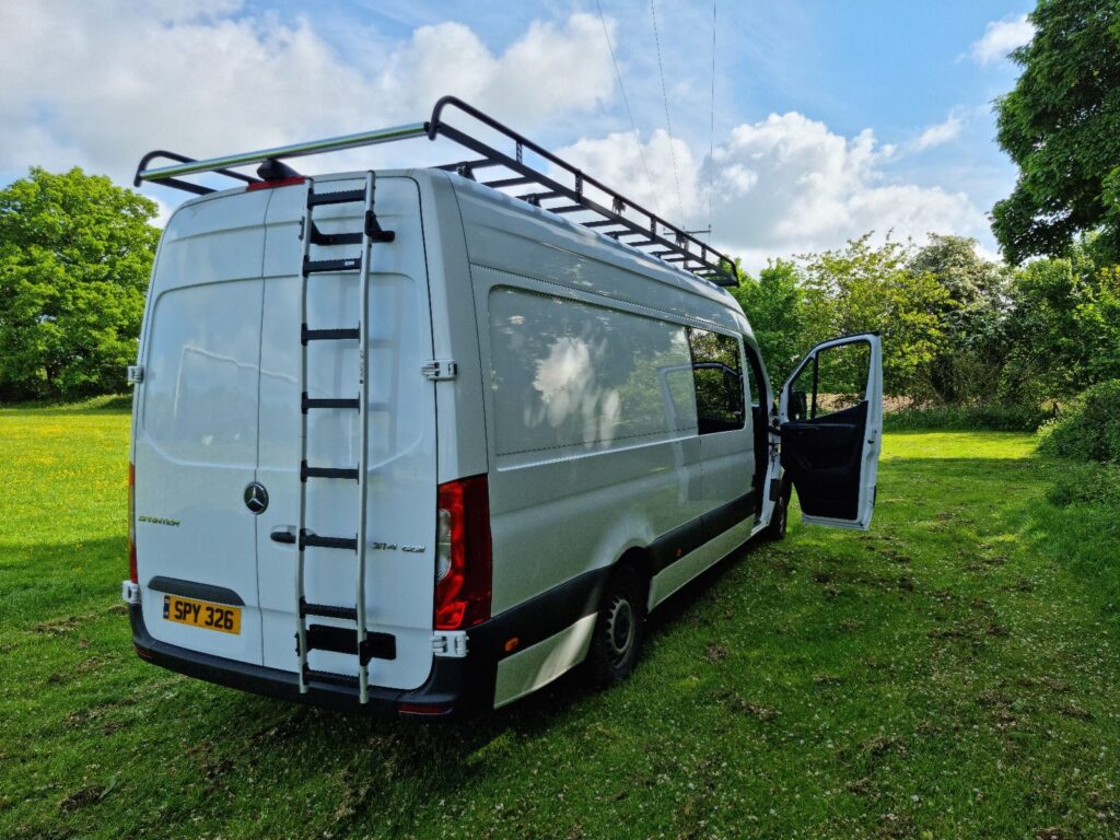 2018 - Professionally converted Mercedes Sprinter - 5-seat, 3-bed ...