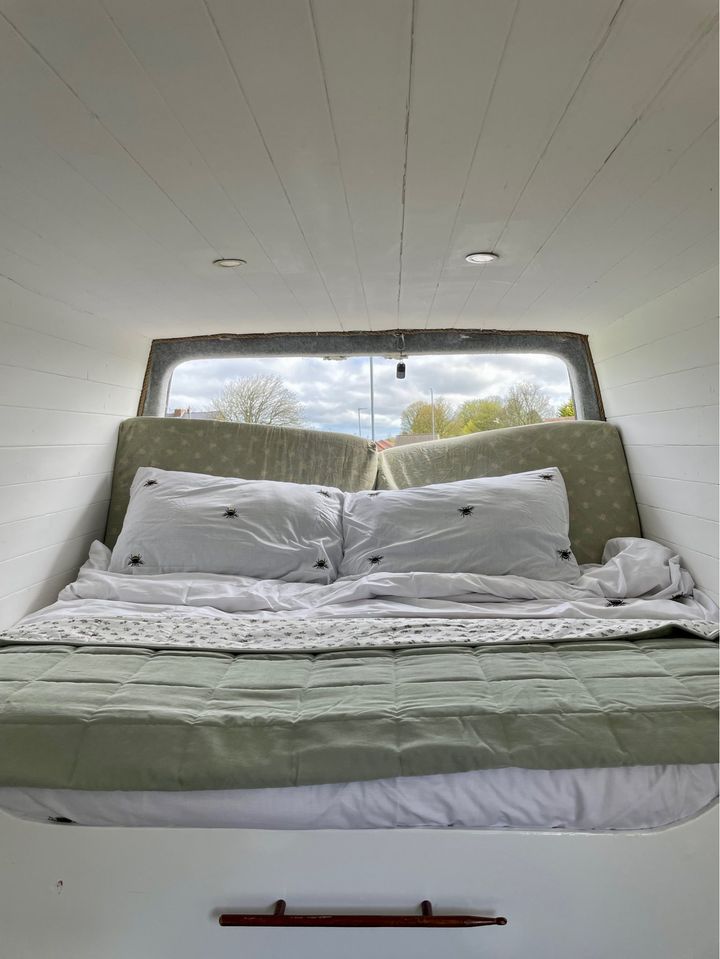 Luxury off grid quirky camper - expanding bed, pop up shower and more ...