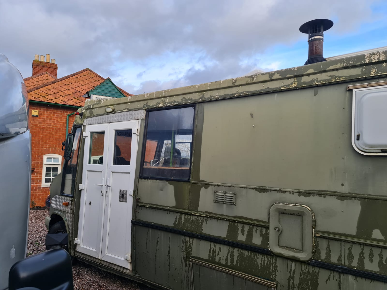 1991 Mercedes Vario 811D motorhome bus conversion | Quirky Campers