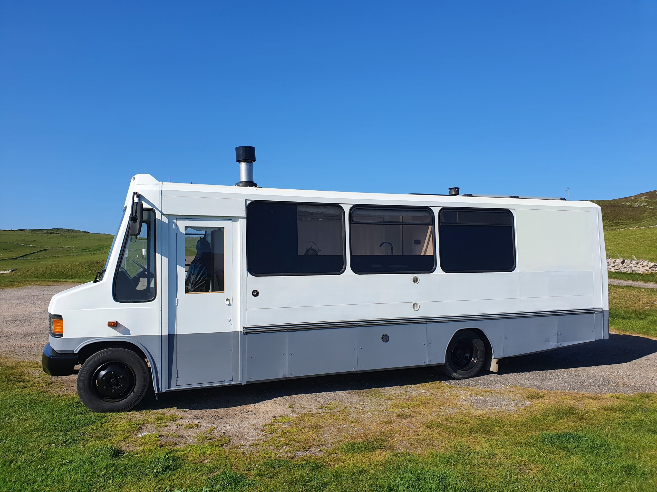 Full time Live in Bus/ Off grid camper/Motorhome - Mercedes 811D ...