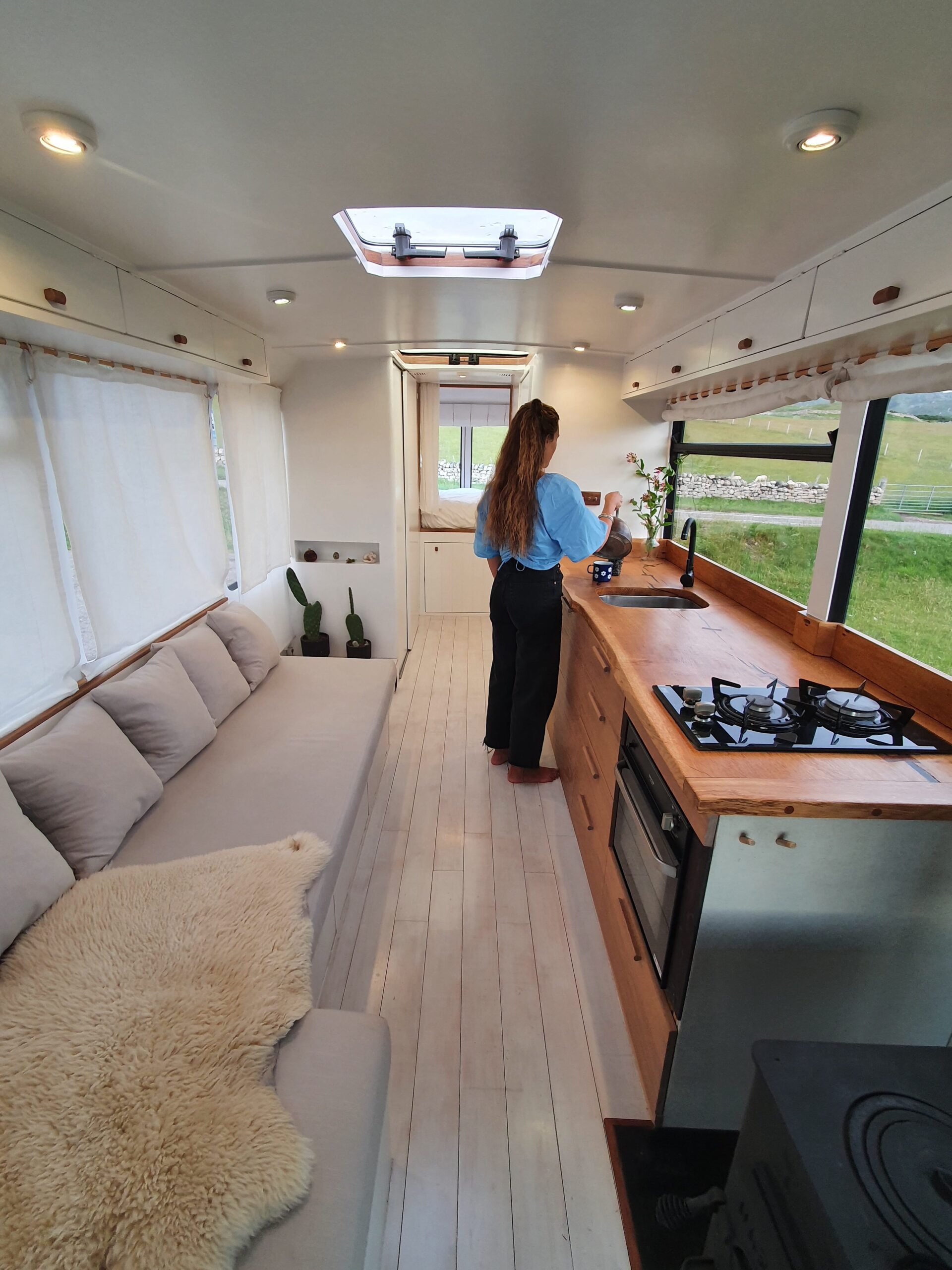 Full time Live in Bus/ Off grid camper/Motorhome - Mercedes 811D ...