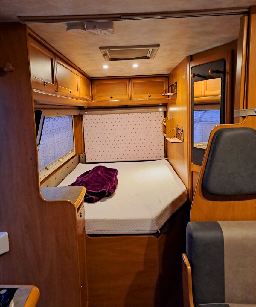 Mercedes - Benz Sprinter 2000 Automatic 3/4 berth Camper/home | Quirky Campers