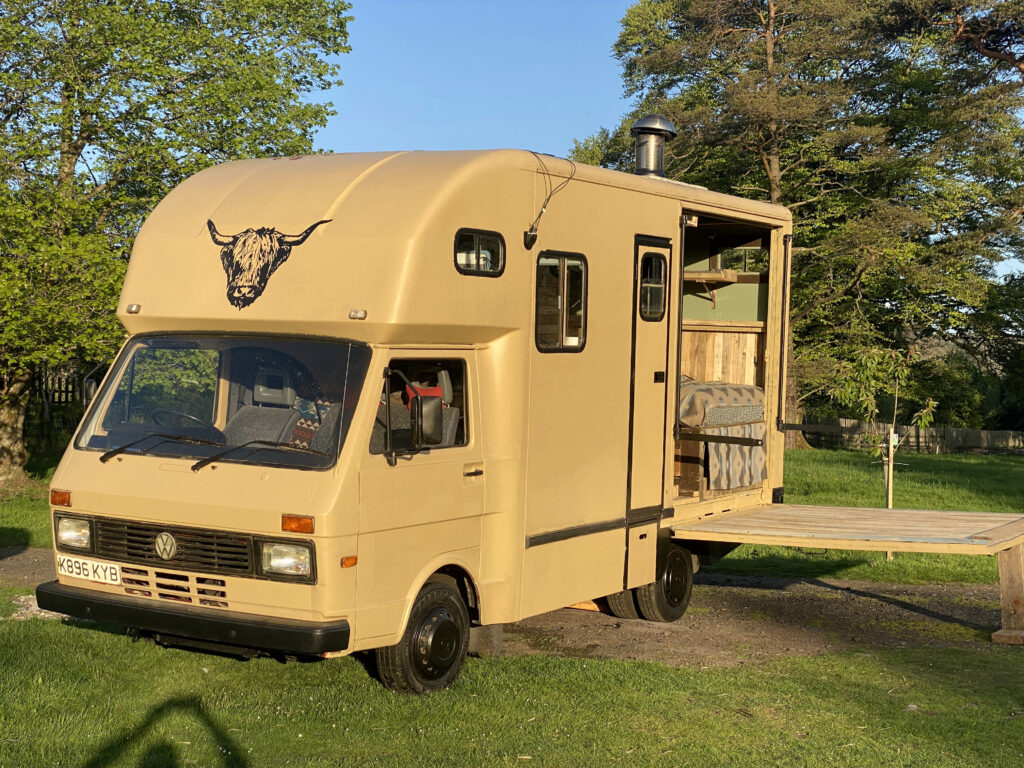 OFF-GRID LOG CABIN STYLE VW LT HORSEBOX WITH DROP DOWN OUTSIDE TERRACE ...