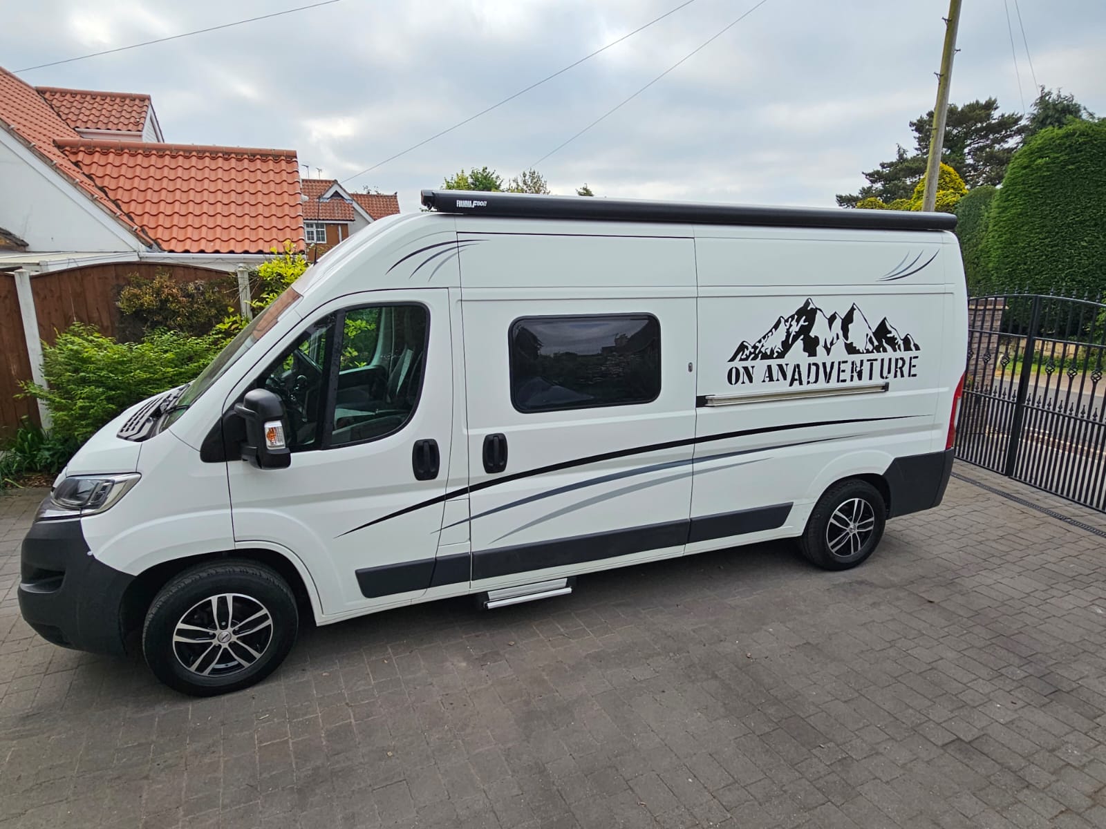 Professionally converted, low milage, off grid, Motorhome | Quirky Campers