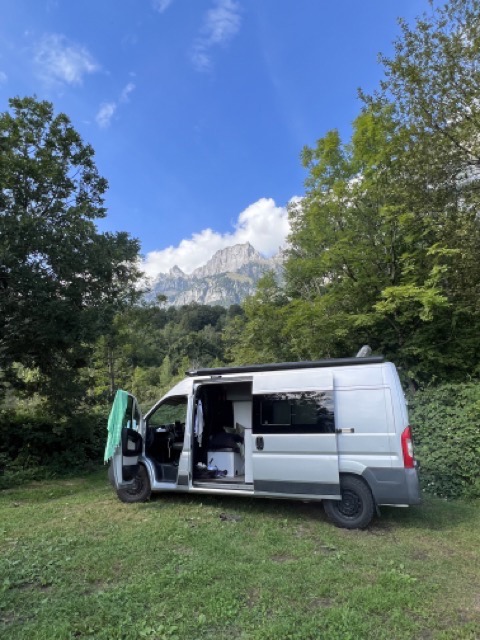 Lizzy! Cosy, fully equipped & off-grid Citroen Relay | Quirky Campers