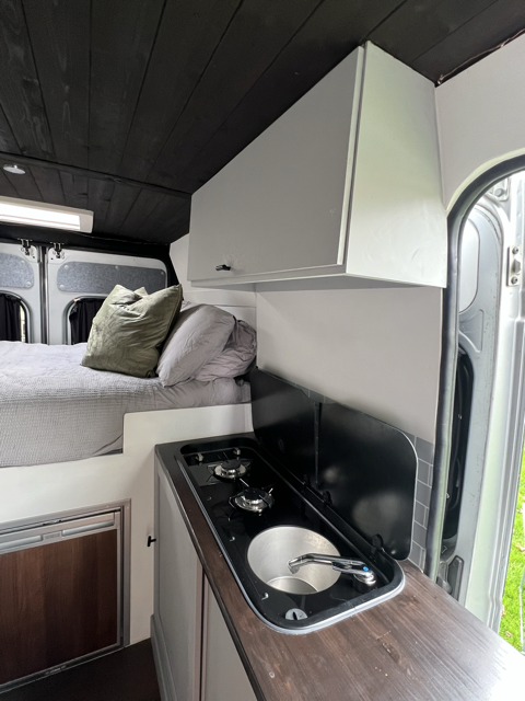 Lizzy! Cosy, fully equipped & off-grid Citroen Relay | Quirky Campers