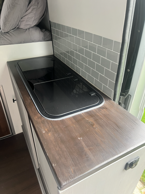 Lizzy! Cosy, fully equipped & off-grid Citroen Relay | Quirky Campers