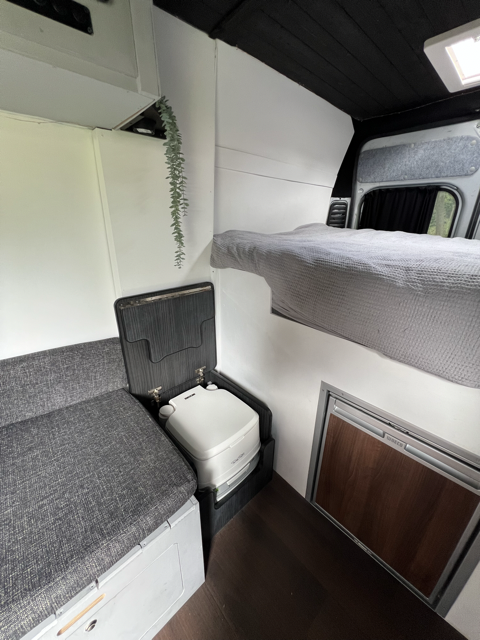Lizzy! Cosy, fully equipped & off-grid Citroen Relay | Quirky Campers