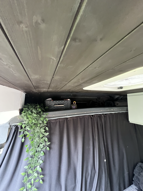 Lizzy! Cosy, fully equipped & off-grid Citroen Relay | Quirky Campers