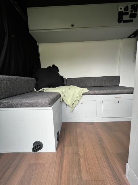 Lizzy! Cosy, fully equipped & off-grid Citroen Relay | Quirky Campers