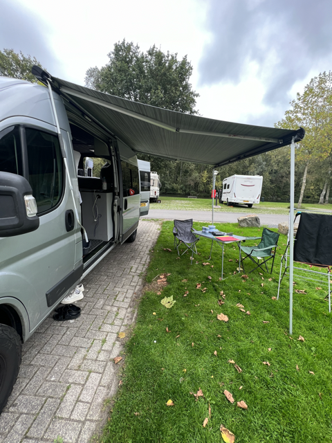Lizzy! Cosy, fully equipped & off-grid Citroen Relay | Quirky Campers