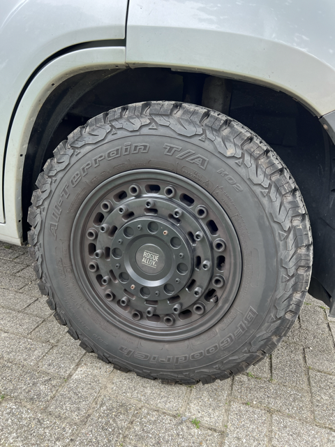 Lizzy! Cosy, fully equipped & off-grid Citroen Relay | Quirky Campers