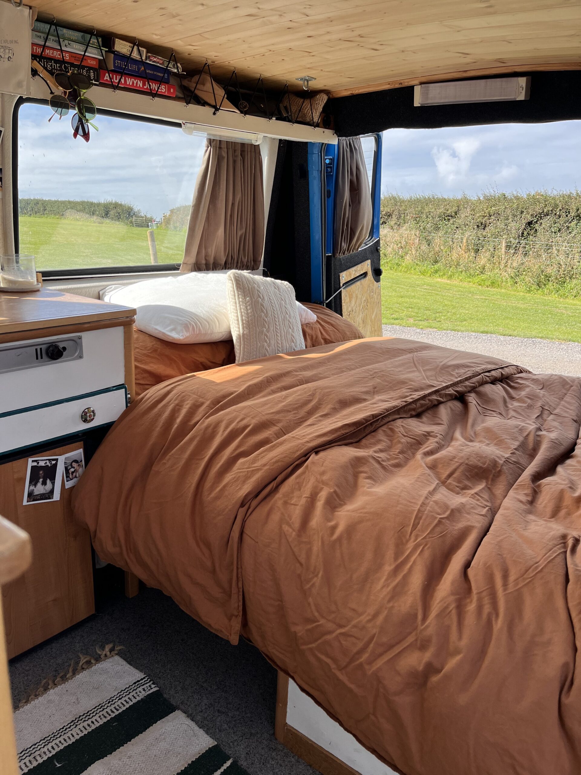 SURF BUS - Off Grid Vauxhall Arena (Renault Traffic) One of a kind ...