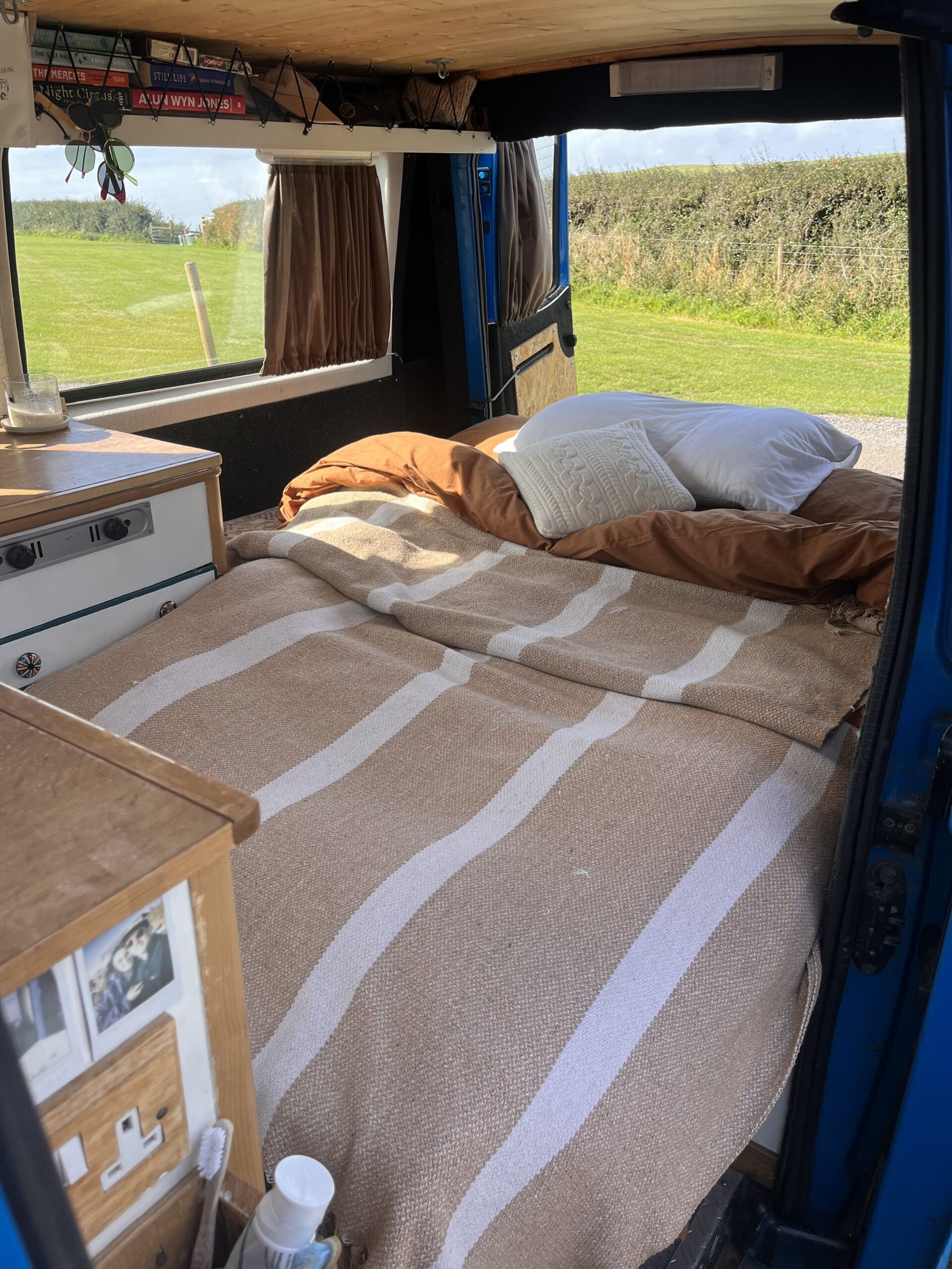 SURF BUS - Off Grid Vauxhall Arena (Renault Traffic) One of a kind ...