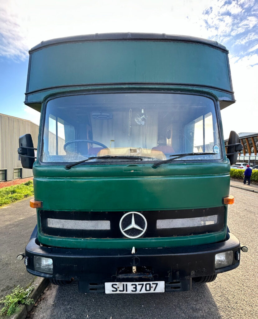 AMAZING Mercedes 813 (off grid) | Quirky Campers