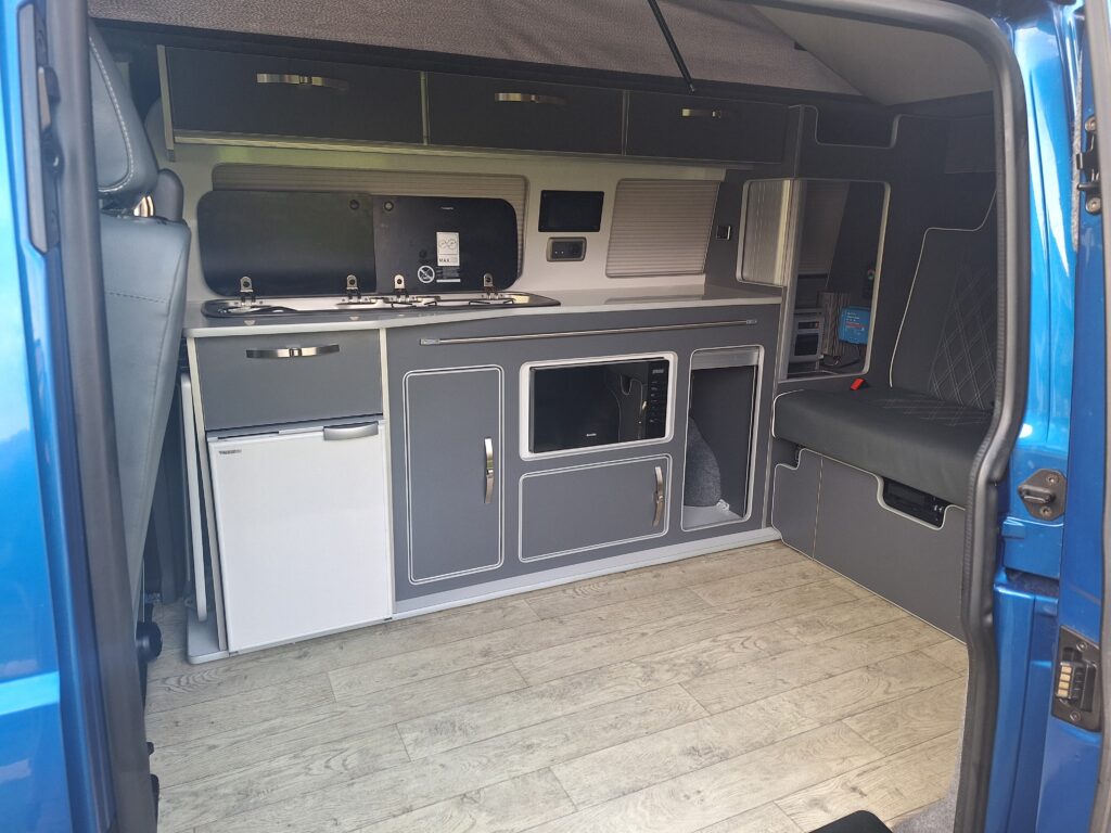Stunning VW transporter camper LWB only 12600 miles. Sleeps 4 with pop ...