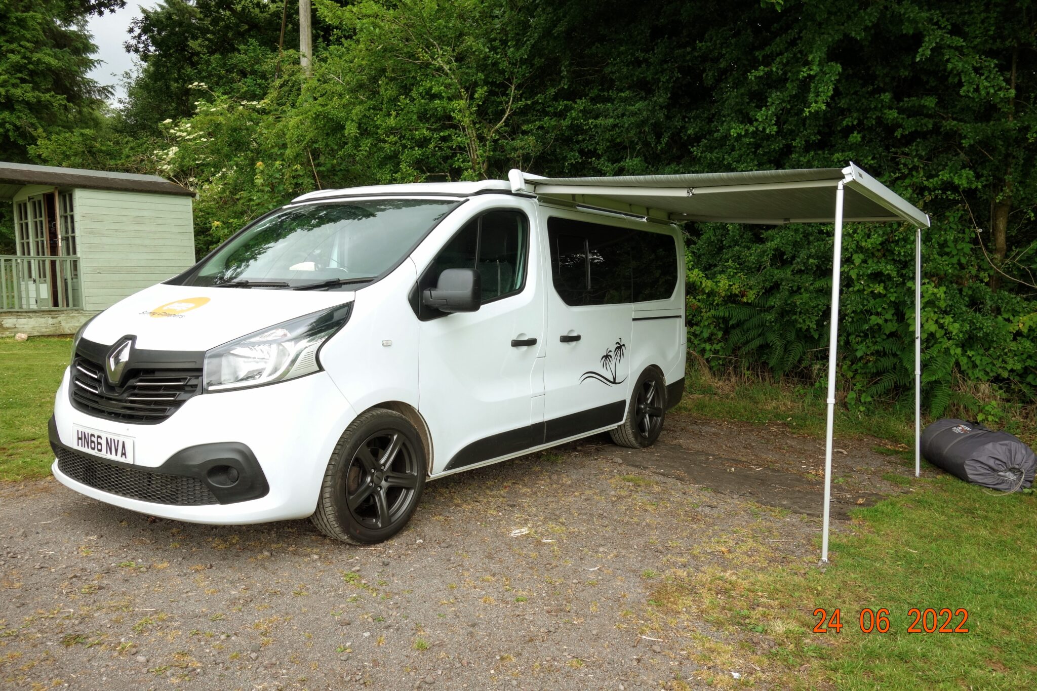 RENAULT TRAFIC CAMPER - PROFESSIONAL CONVERSION | Quirky Campers
