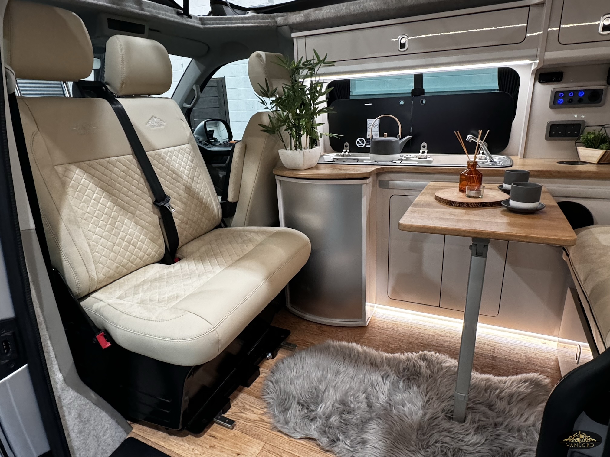 2018 Volkswagen Transporter T32 Highline Camper RIB Bed Skyline Roof ...