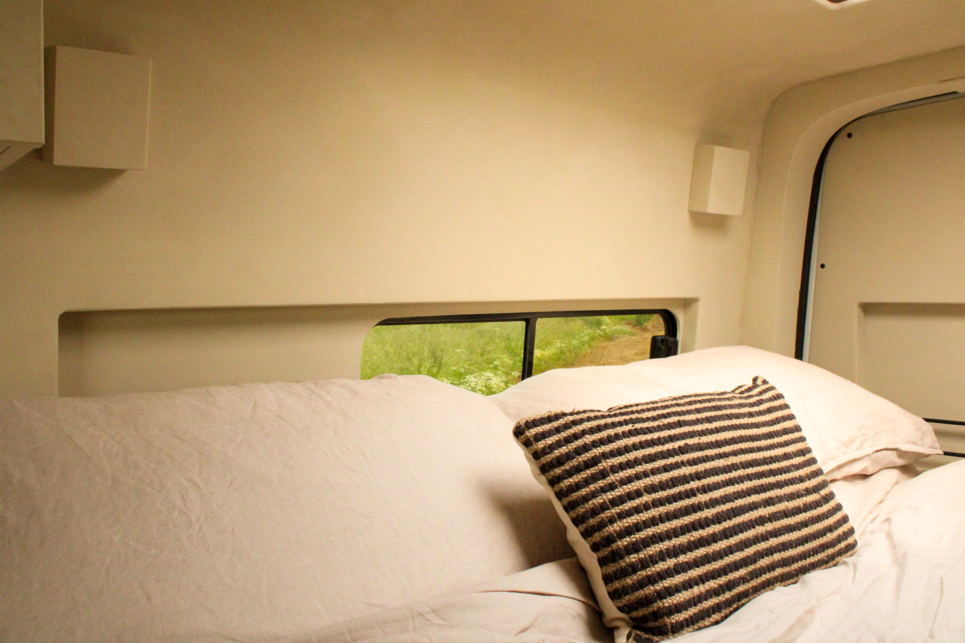 *REDUCED* VW CRAFTER 2019 - STUNNING PROFESSIONAL CONVERSION, OFF-GRID ...