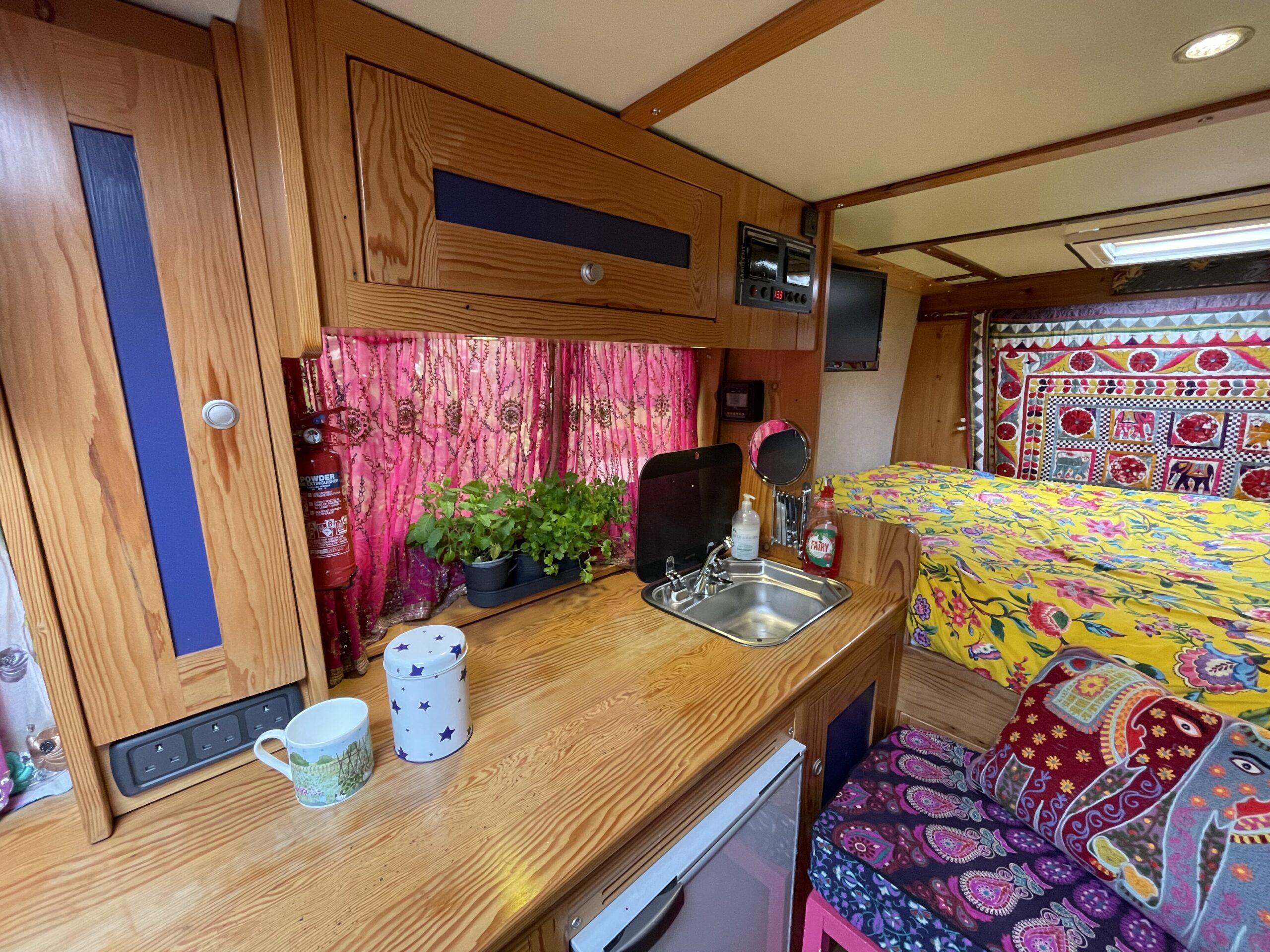 Mercedes 811D Off Grid Motorhome | Quirky Campers