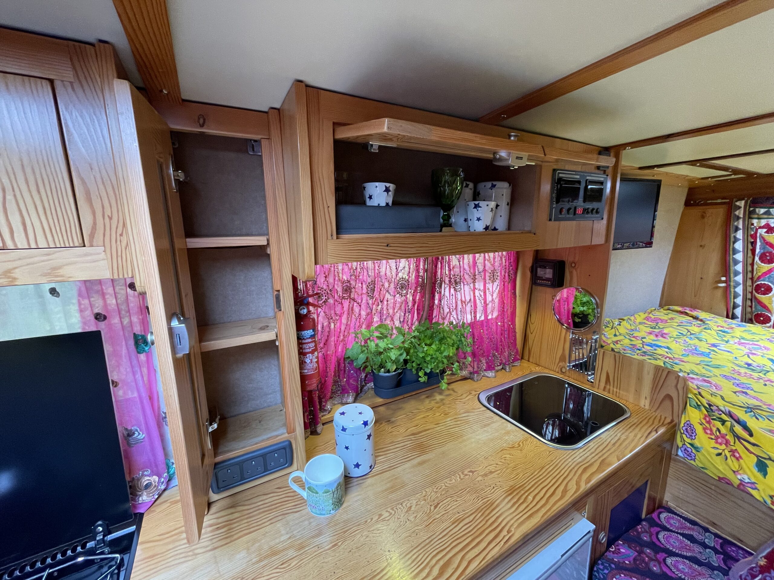 Mercedes 811D Off Grid Motorhome | Quirky Campers