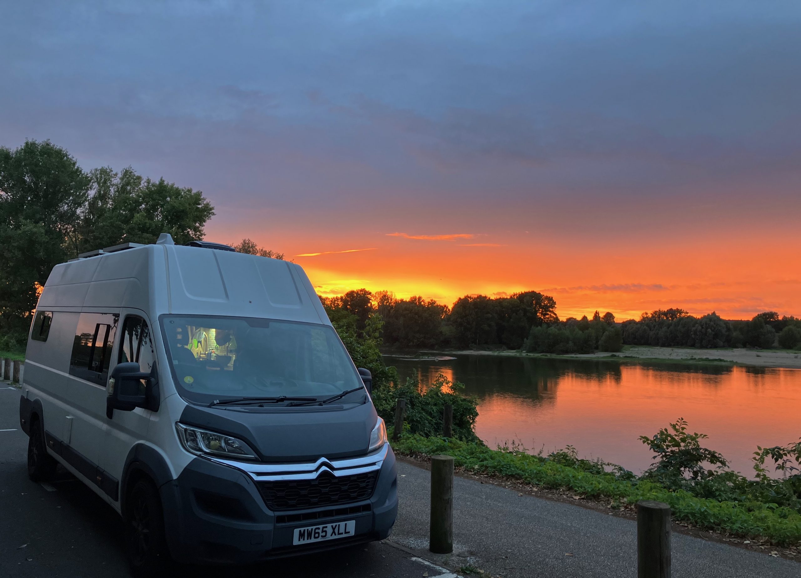 STUNNING FULLY OFF-GRID, HIGH-SPEC, HANDCRAFTED CITROËN RELAY L4H3, PET ...