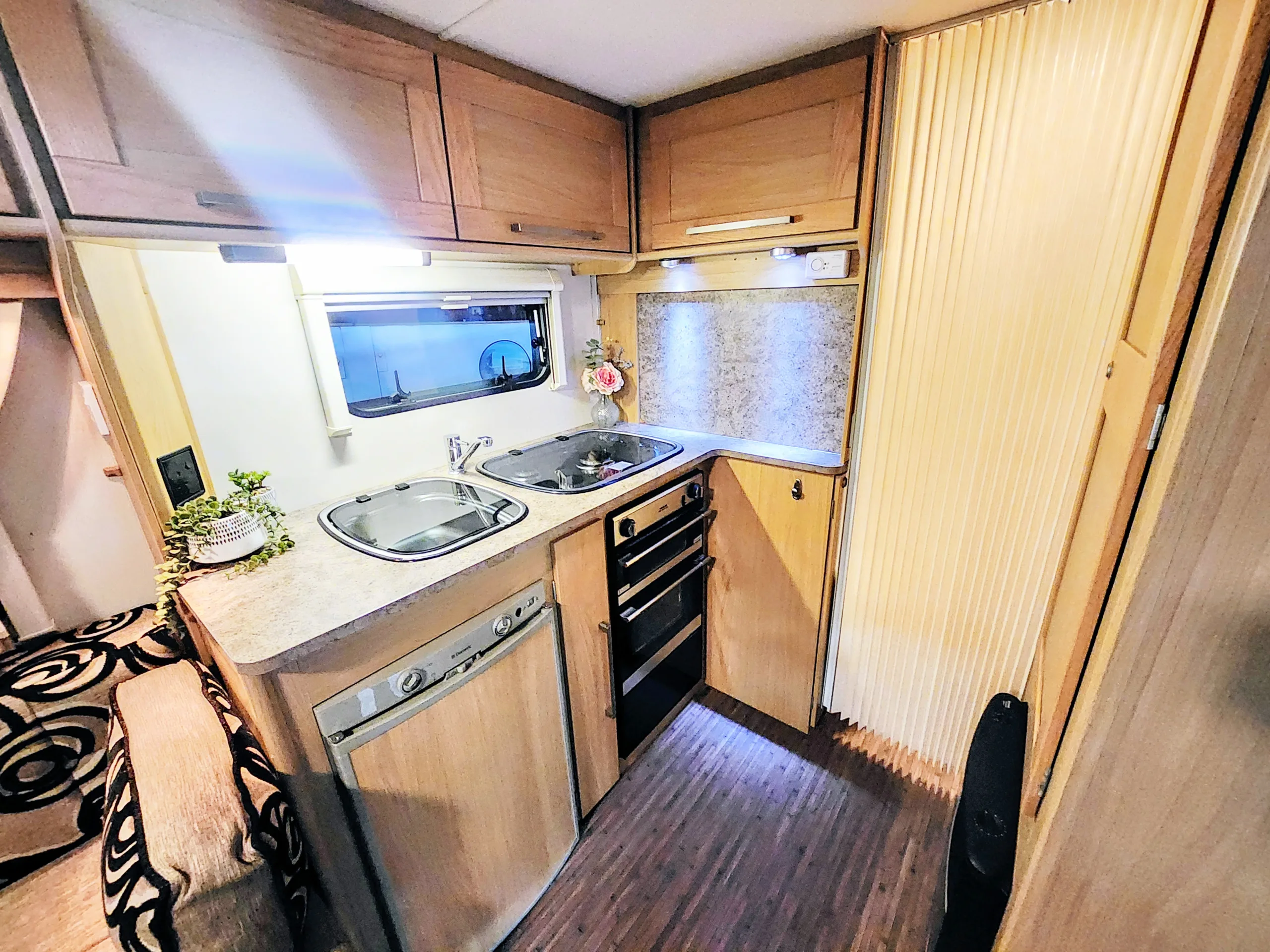 Stunning Luxury Fixed Bed Motorhome Campervan, 4 Berth, Full MOT, 17k ...
