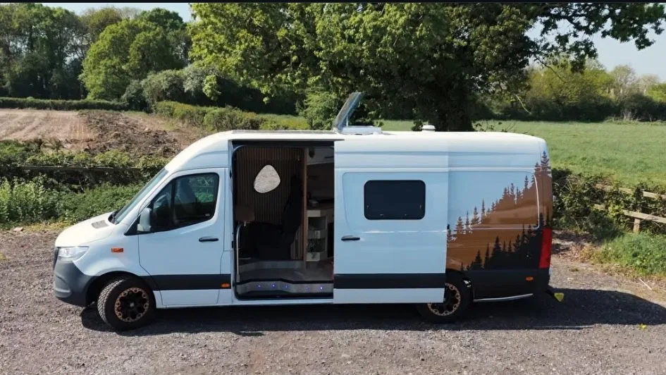 Beautiful Mercedes LWB Sprinter 4/5Berth, 5 Belted Seats! High Spec ...
