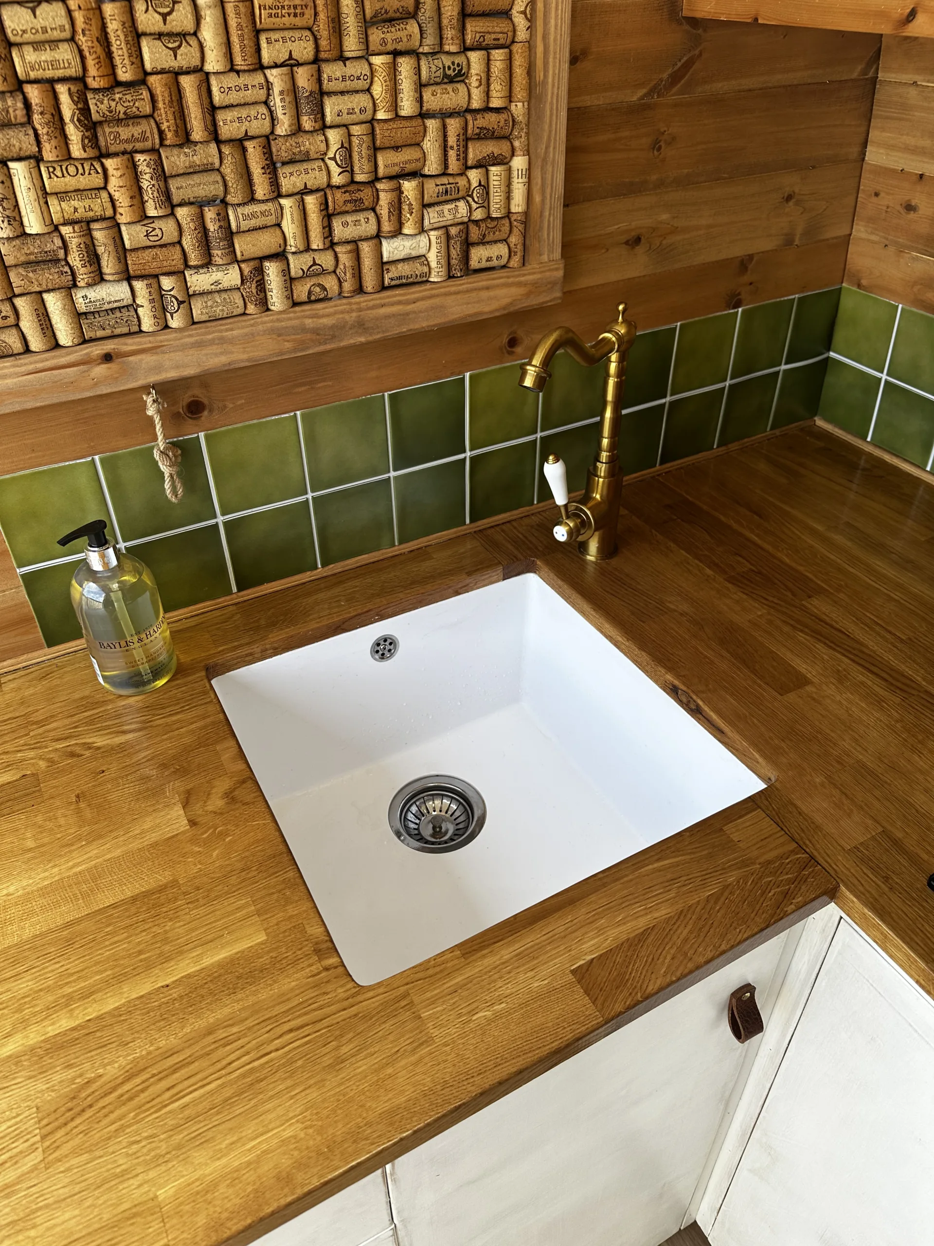 Ripley - Fully Off-Grid | High Spec | Cosy Rustic Lodge Style | Quirky ...