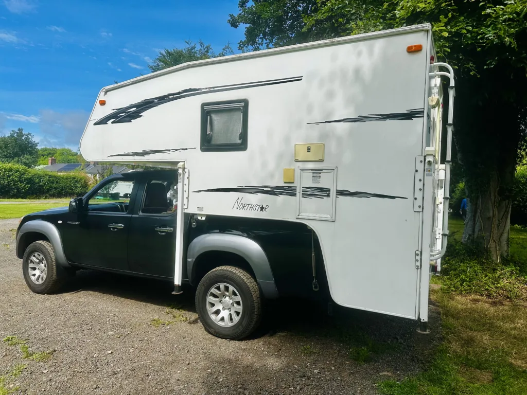4 x 4 Off Grid Demountable Camper + Base Vehicle: 4 Berth - with king ...